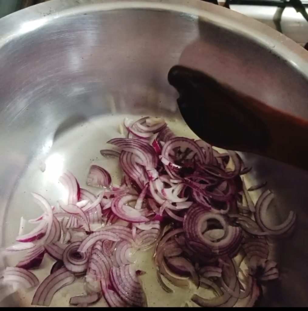 Easy Creamed Managu (African Nightshade) | Gwen Jikoni